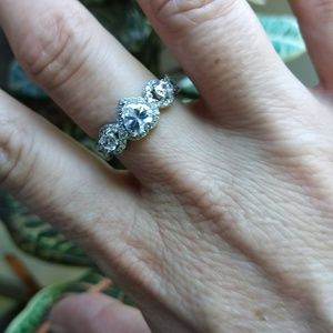 boutique | Jewelry | Pretty Bling Ring W Heart In Middle | Poshmark